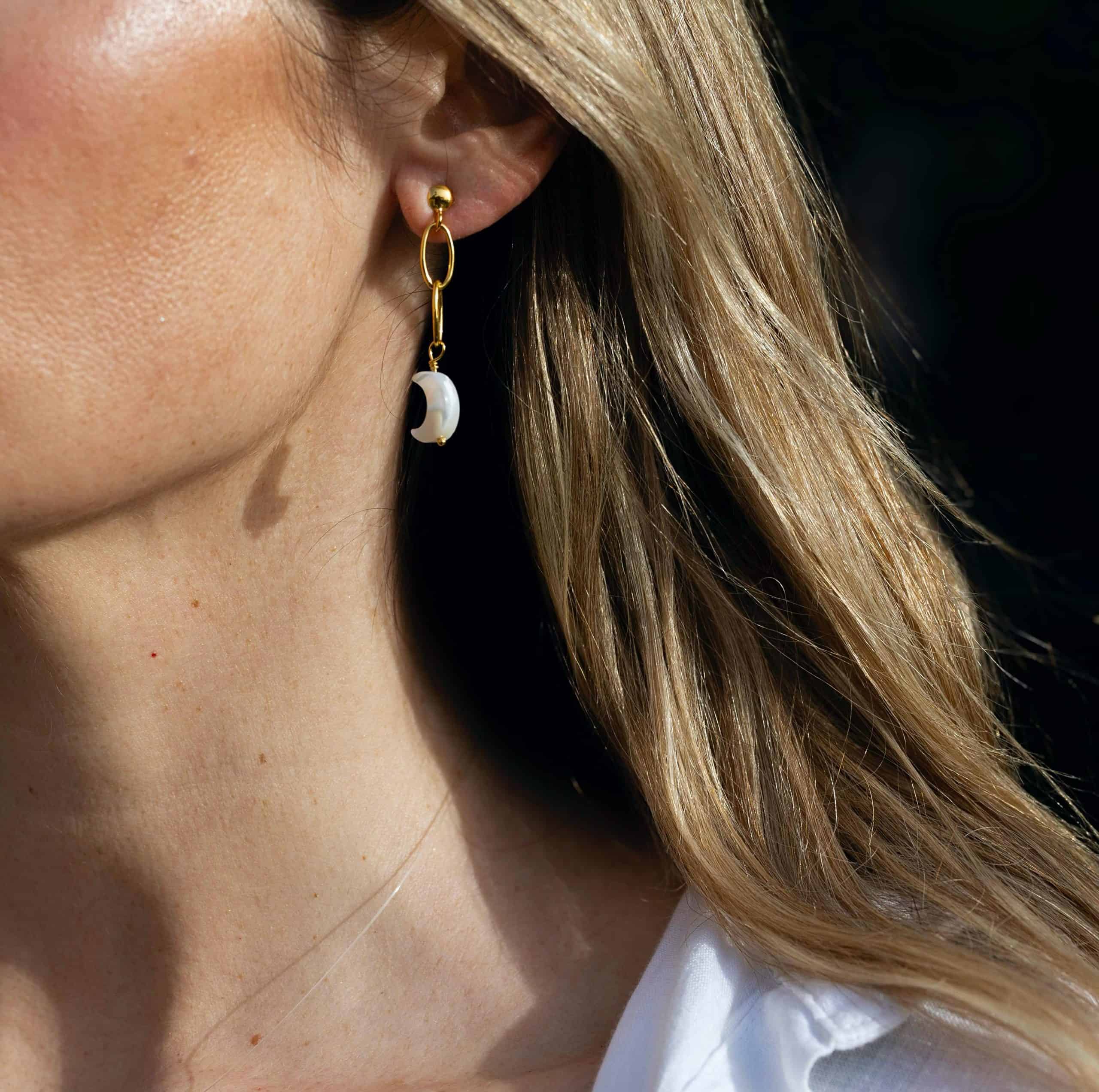 MOON CHAIN EARRING – AMAS BIJOUX